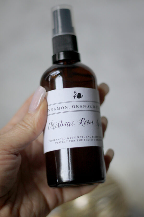 How to Make a Christmas Room Spray with Essential Oils - Swoon Worthy