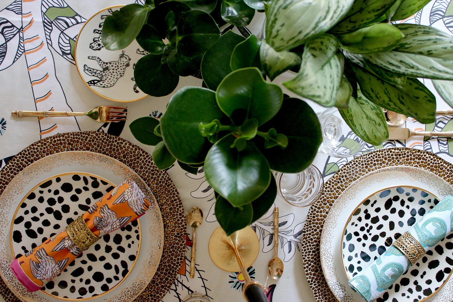Eclectic Boho Glam Table Setting with Halsted Design - Swoon Worthy