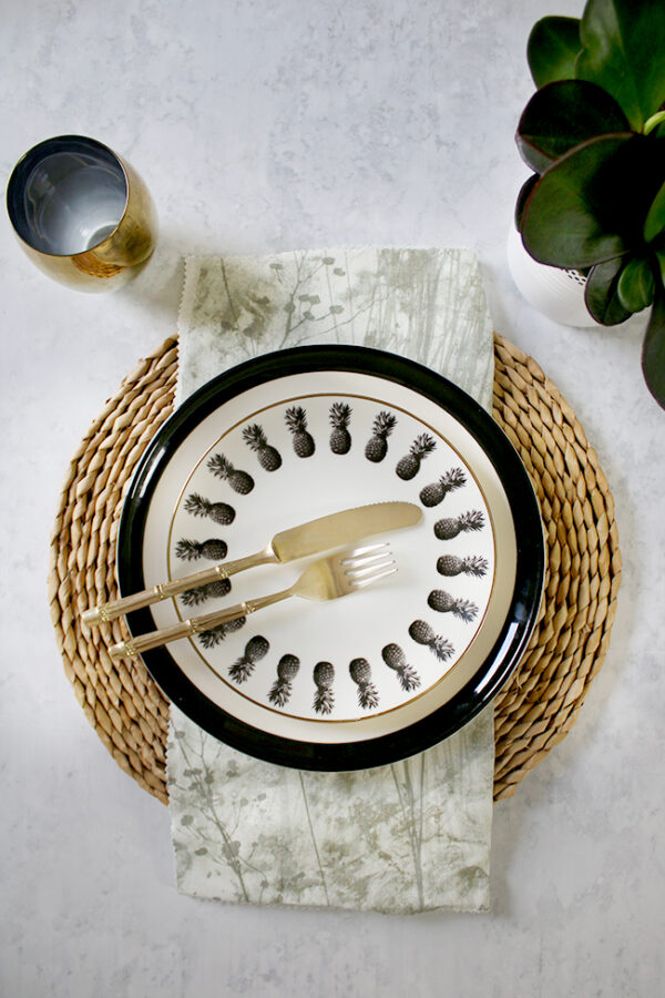 How to Mix and Match Your Table Settings - Swoon Worthy