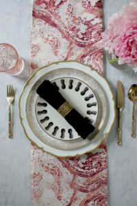 How to Mix and Match Your Table Settings - Swoon Worthy