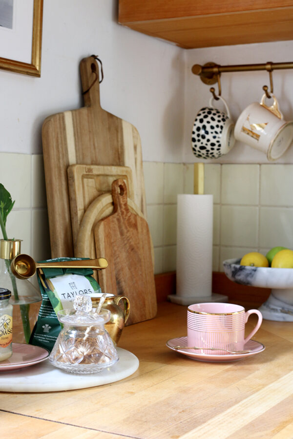 How I'm Making Do With an Ugly Kitchen (For Now) - Swoon Worthy