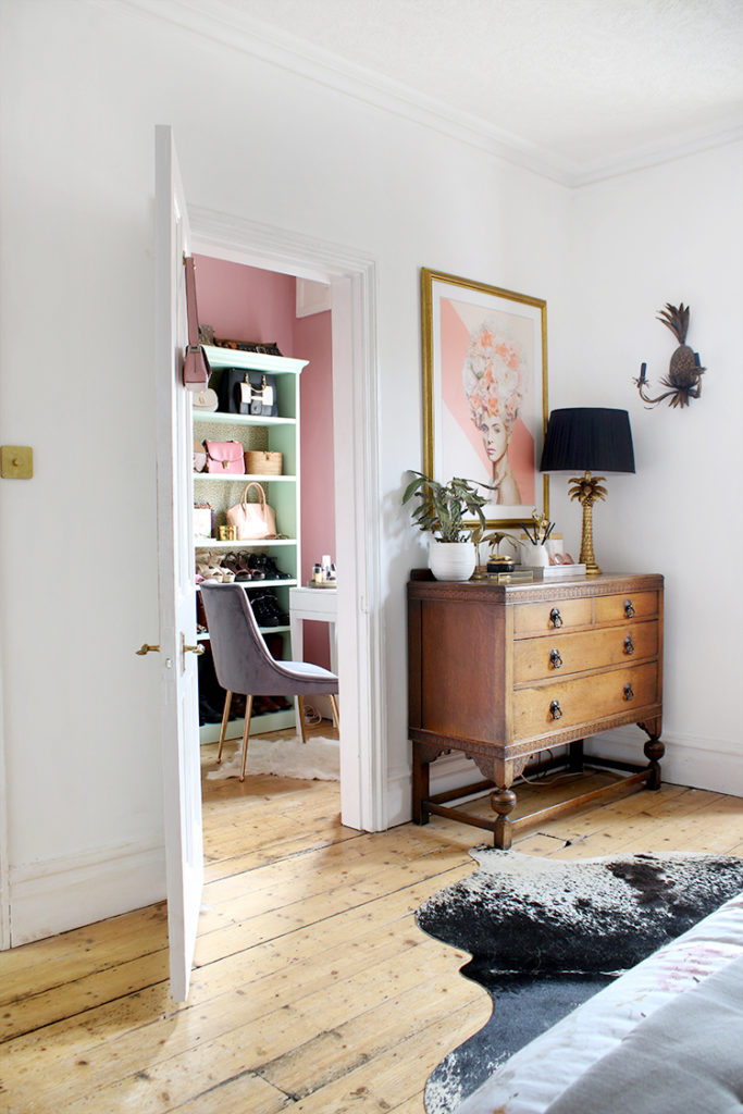 The Reveal of My Tiny Makeup Room & Vanity Space - Swoon Worthy